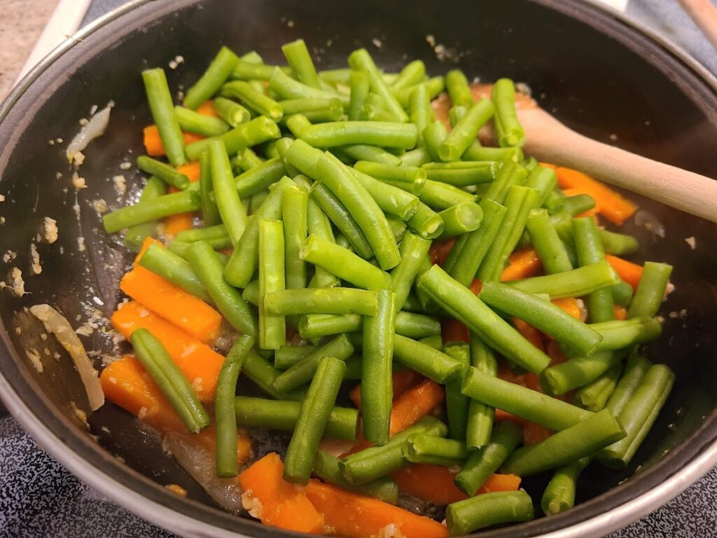 Fassolia (Ethiopian Green Beans and Carrots) – Ethiopia – Cooking With ...