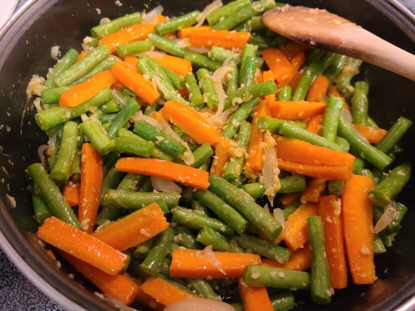 Fassolia (Ethiopian Green Beans and Carrots) – Ethiopia – Cooking With ...