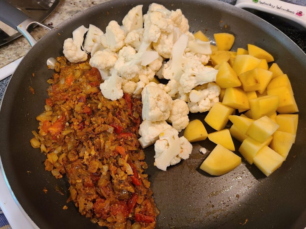 Aloo Gobi (Indian Potatoes & Cauliflower) – India – Cooking With Alisa